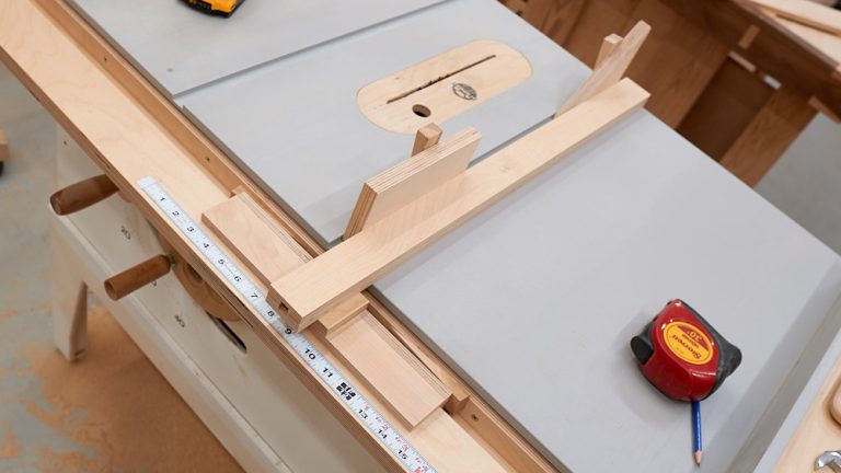 Locking Table Saw Fence - IBUILDIT.CA