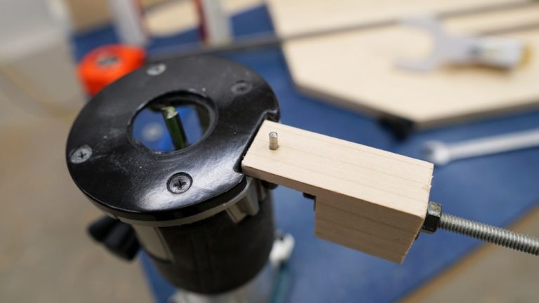 How To Make A Circle Cutting Guide - IBUILDIT.CA