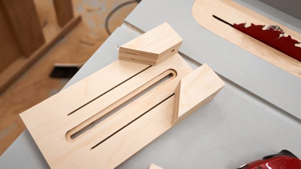 How To Make A Corner Clamp - IBUILDIT.CA