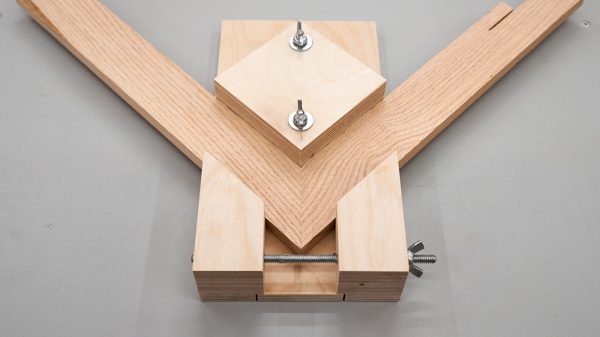 How To Make A Corner Clamp - IBUILDIT.CA