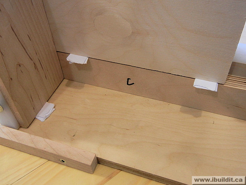 How To Make An Advanced Box Joint Jig - IBUILDIT.CA