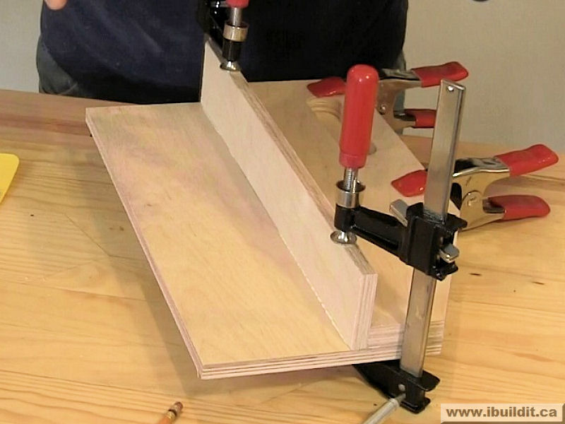 How To Make An Advanced Box Joint Jig - IBUILDIT.CA