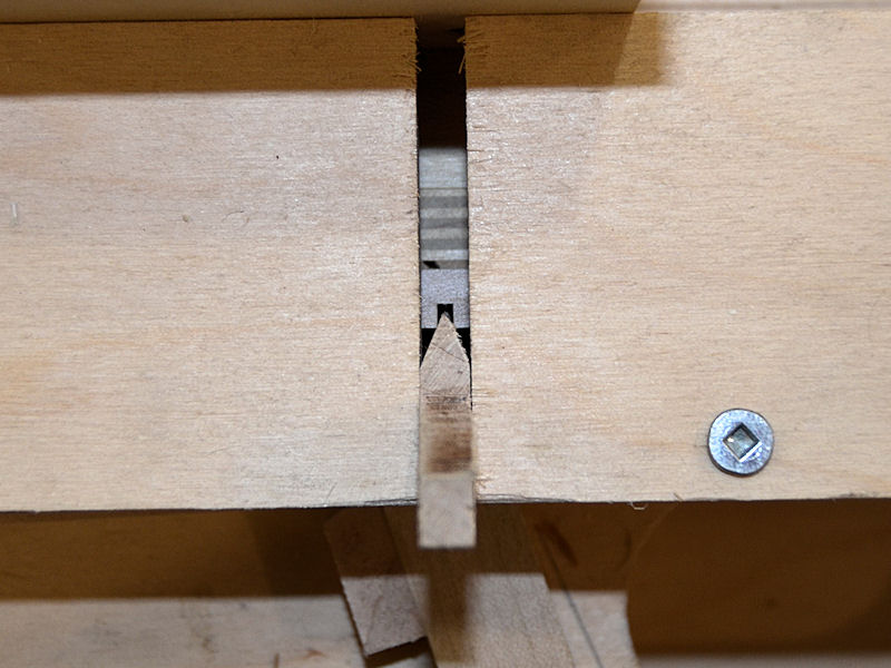 How To Make An Advanced Box Joint Jig - IBUILDIT.CA