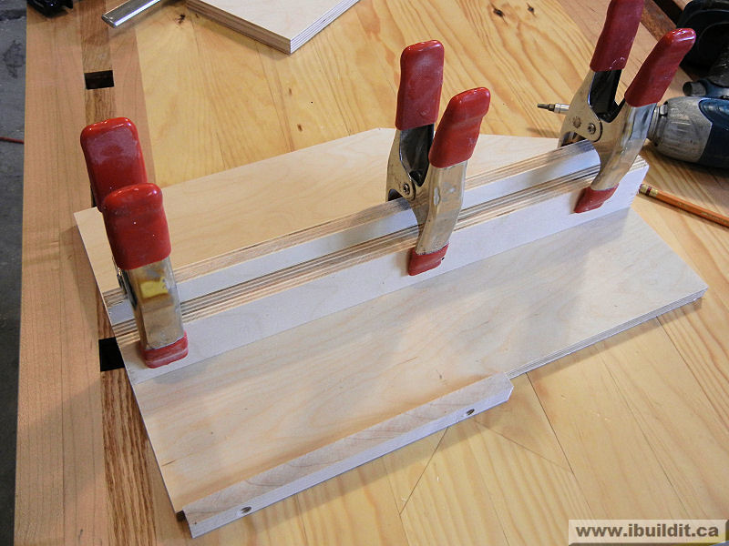 How To Make An Advanced Box Joint Jig - IBUILDIT.CA