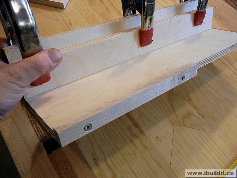 How To Make An Advanced Box Joint Jig - IBUILDIT.CA
