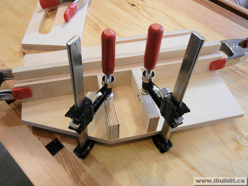 How To Make An Advanced Box Joint Jig - IBUILDIT.CA