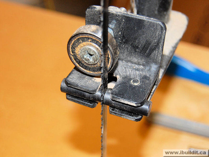 How To Make Band Saw Blade Guides - IBUILDIT.CA