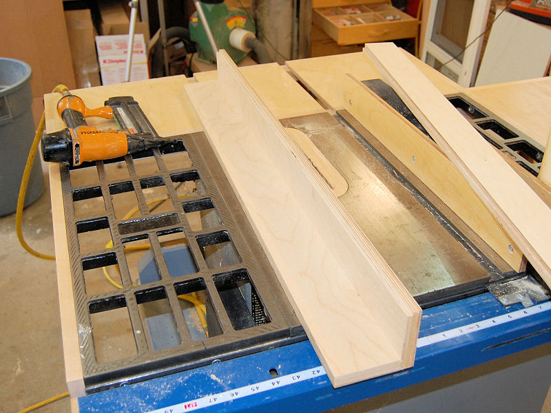 How To Make A Table Saw Sled - IBUILDIT.CA