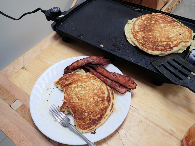 How To Make Awesome Tasting Fluffy Pancakes - IBUILDIT.CA