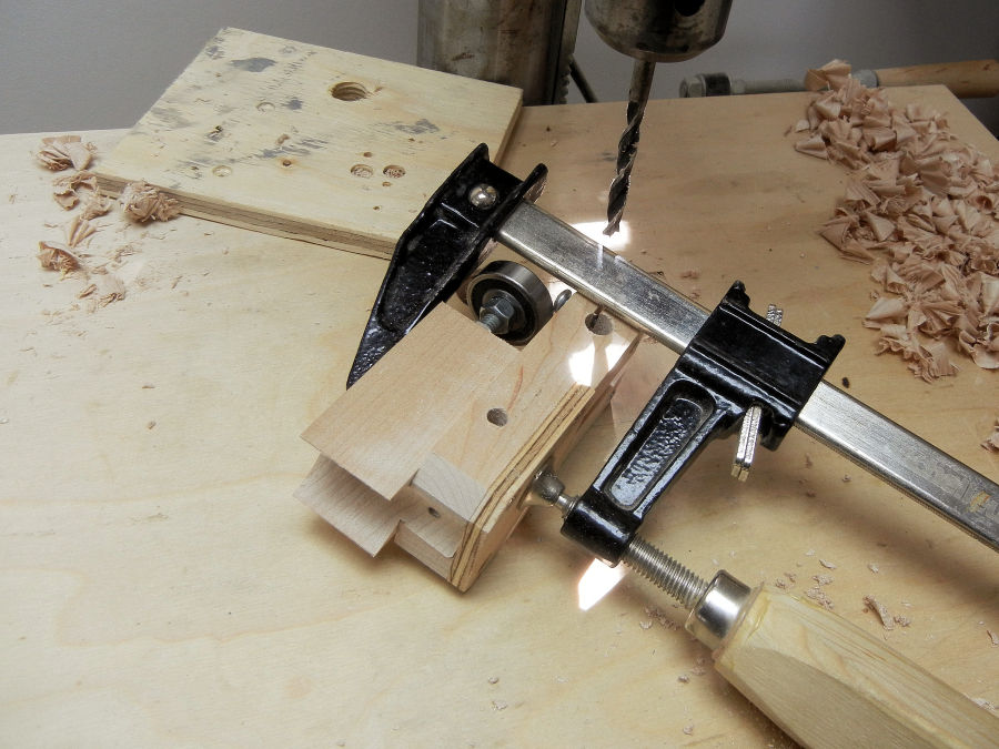 How To Make Band Saw Blade Guides - IBUILDIT.CA