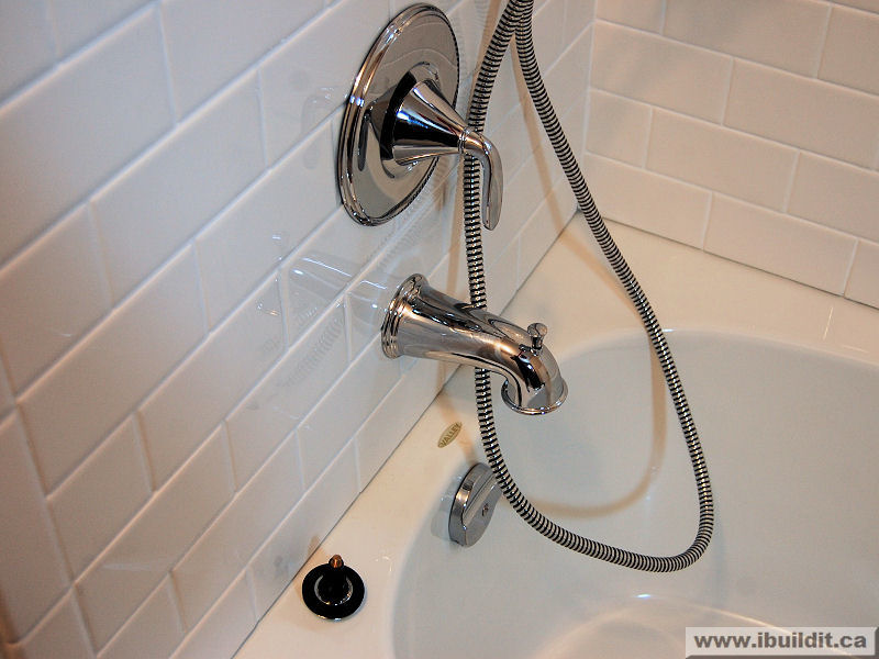 Installing The Ceramic Tile Tub Surround - My Old House - IBUILDIT.CA