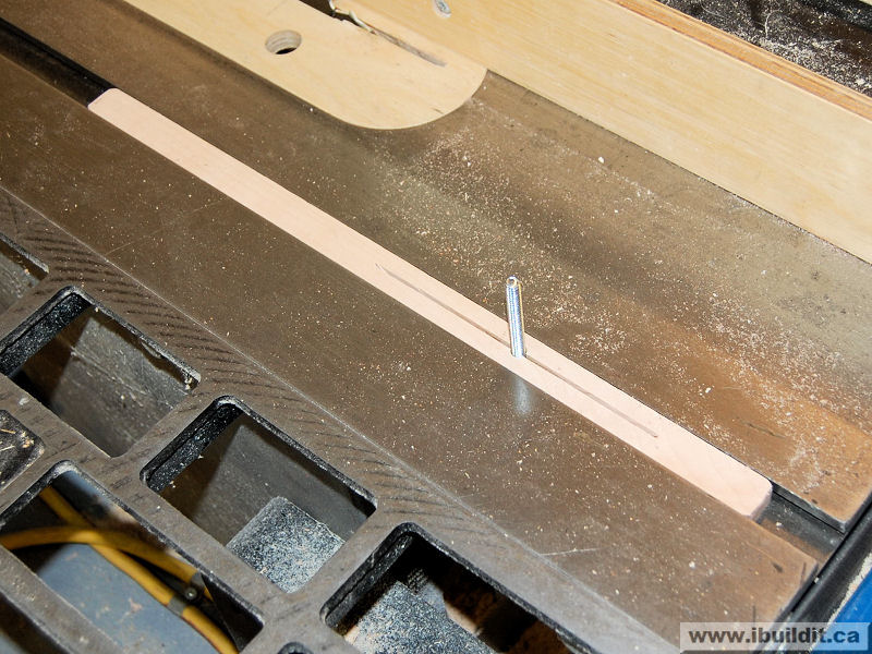 Making A Featherboard - IBUILDIT.CA