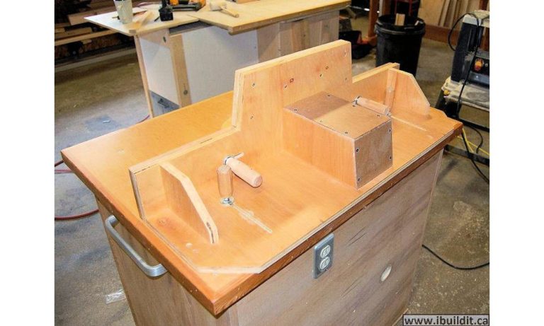 Router Table (older) - IBUILDIT.CA